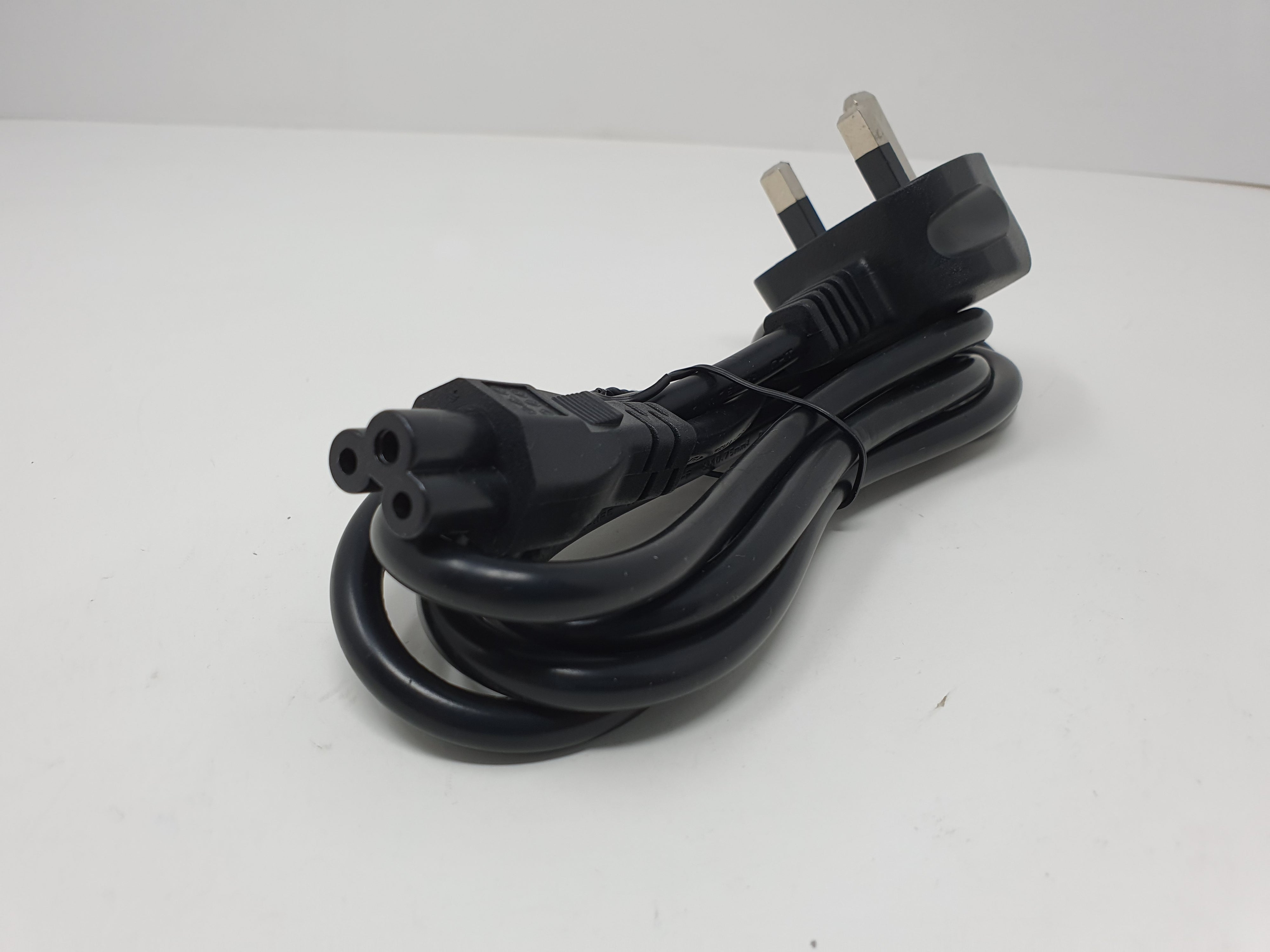 3 Pin Mains Power Cable Clover Leaf Lead 1.8m UK Plug for Laptop TV ...